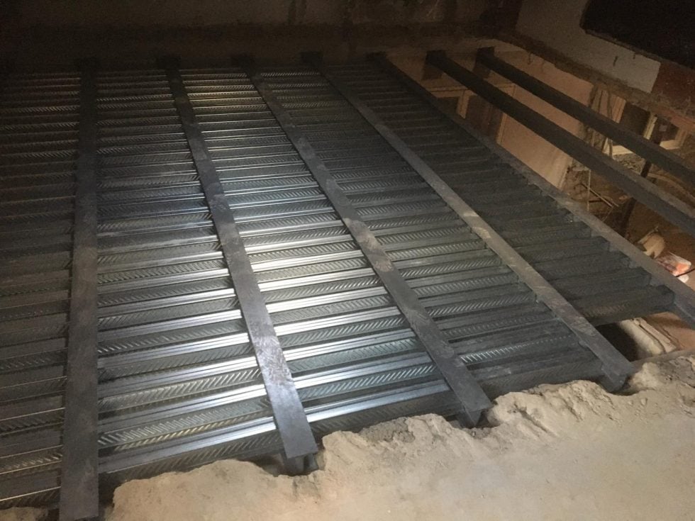 Création d’un plancher collaborant en bac-acier à Mouans-Sartoux.